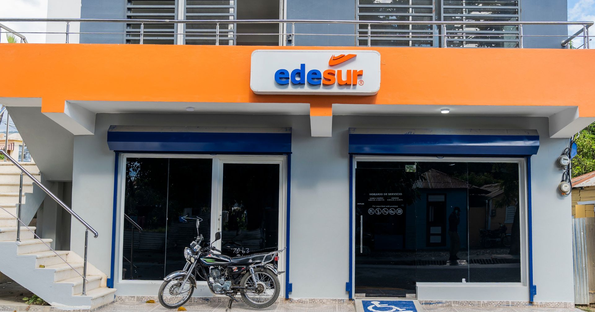 Edesur abre oficina comercial, ilumina y rehabilita redes en Juan de ...